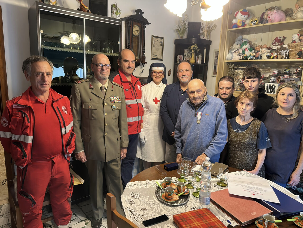 CRI Liguria: Medaglia d’ Oro al Merito a Gianni Riboldi per aver ...