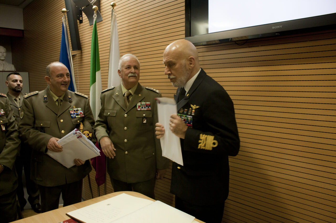 Visita del Capo di Stato Maggiore della Difesa, Ammiraglio Giuseppe Cavo Dragone, all ...