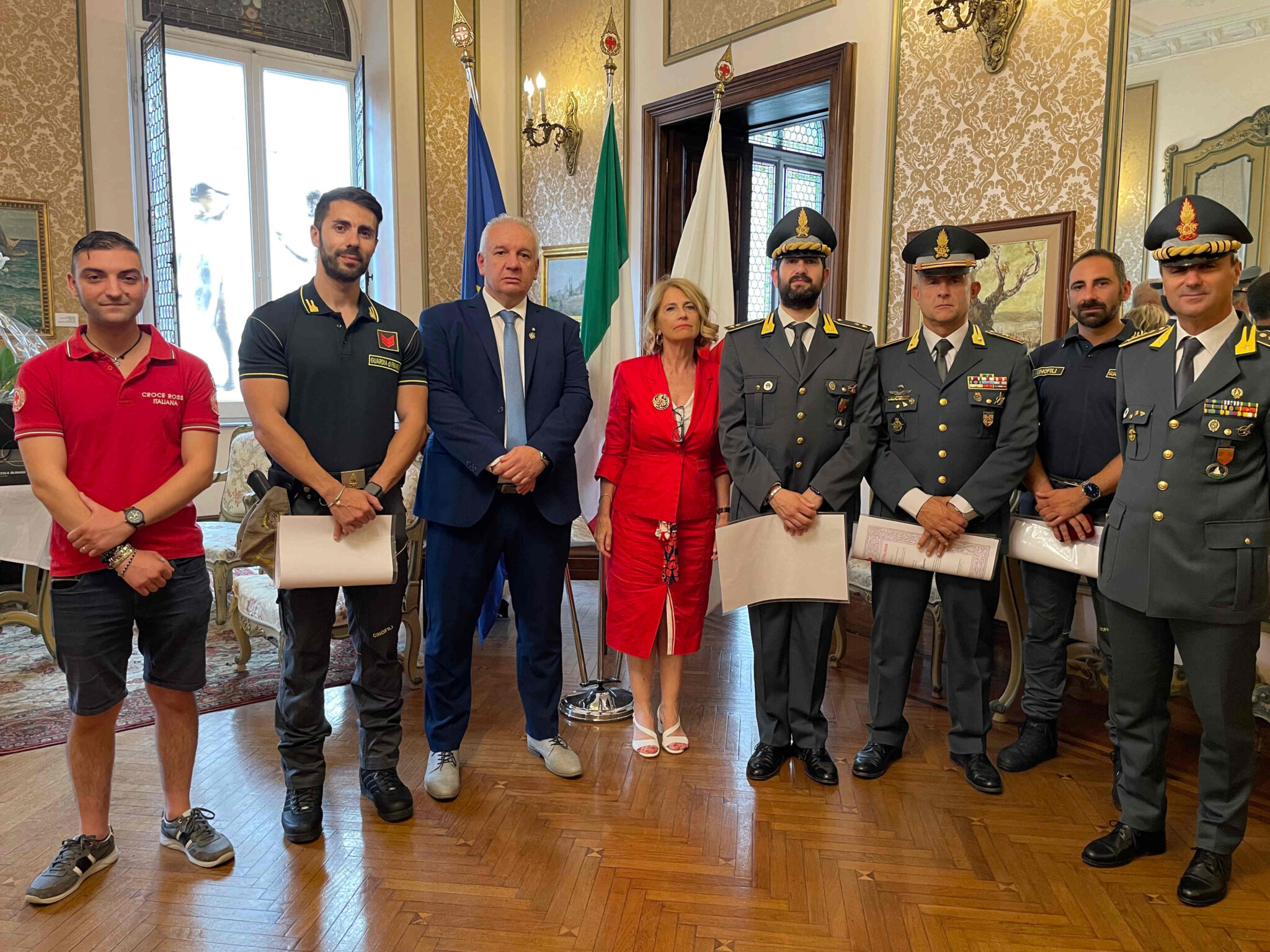 La Croce Rossa Italiana conferisce la benemerenza di 2^ classe a cinque ...